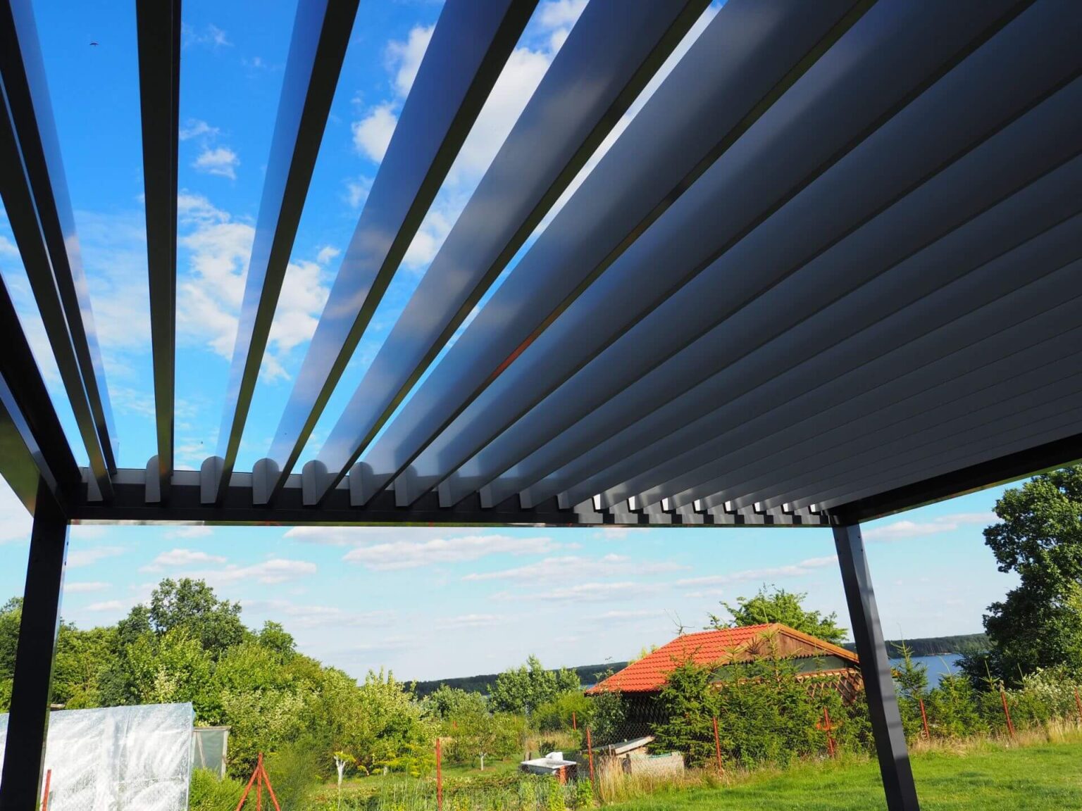 Pergola lamelowa tarasowa z rozsuwanym dachem na wymiar